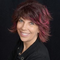 Julie Strauss Email & Phone Number | Lifetouch Dual Studio Manager ...