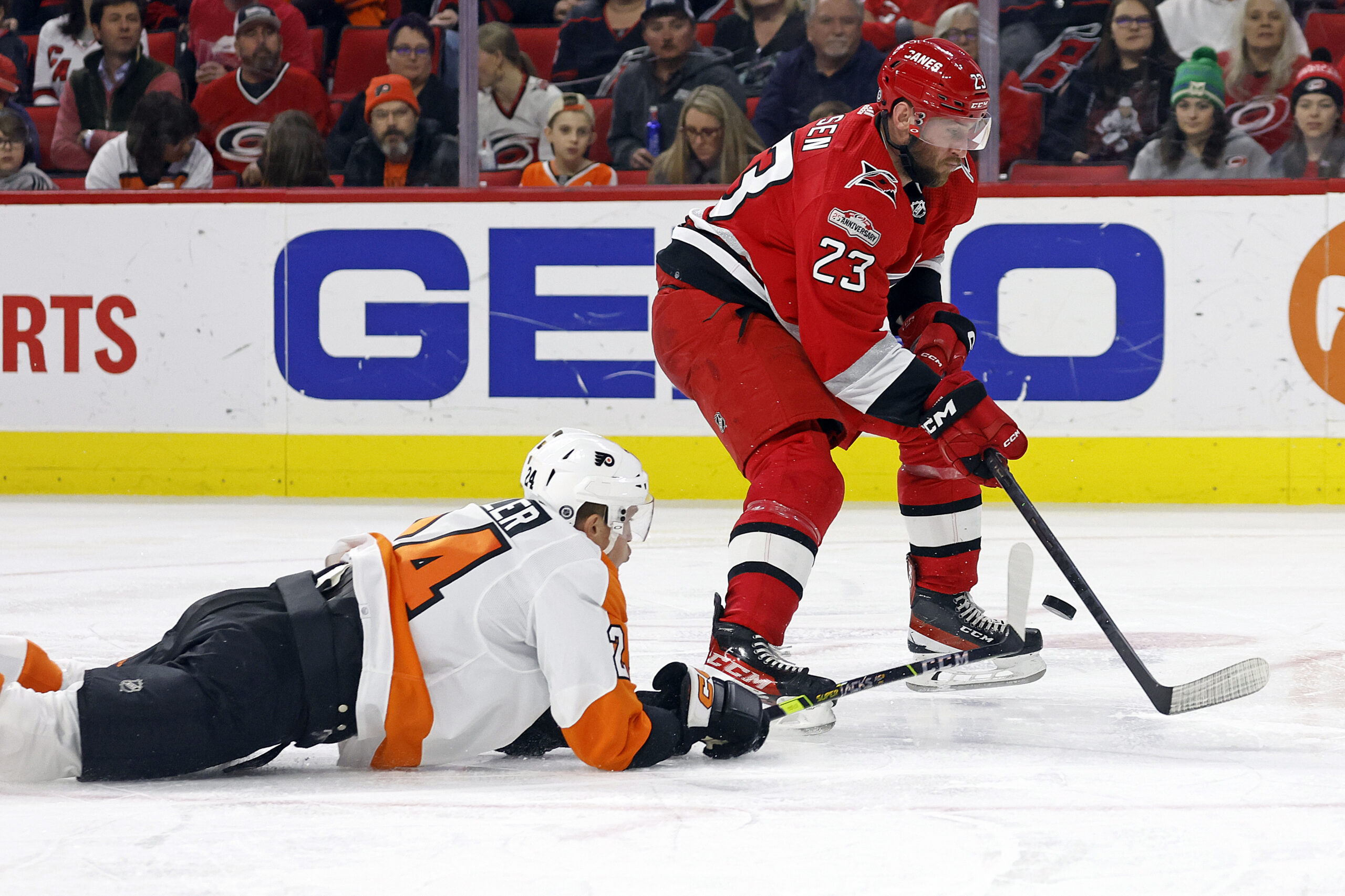 5 Takeaways: Sandstrom, Foerster Strong in Flyers' Loss
