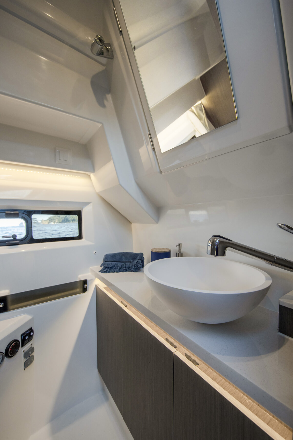 Jeanneau NC 895 Series 2 Boat Review - Power & Motoryacht
