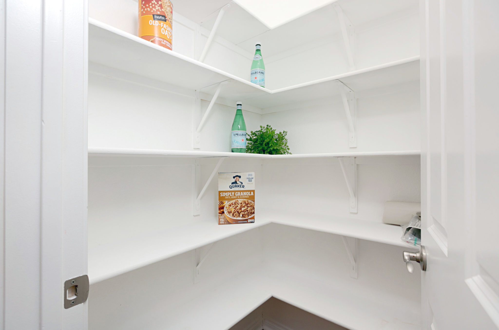 267 Violet Ave San Marcos, California by Barrie & AnneMarie Crake