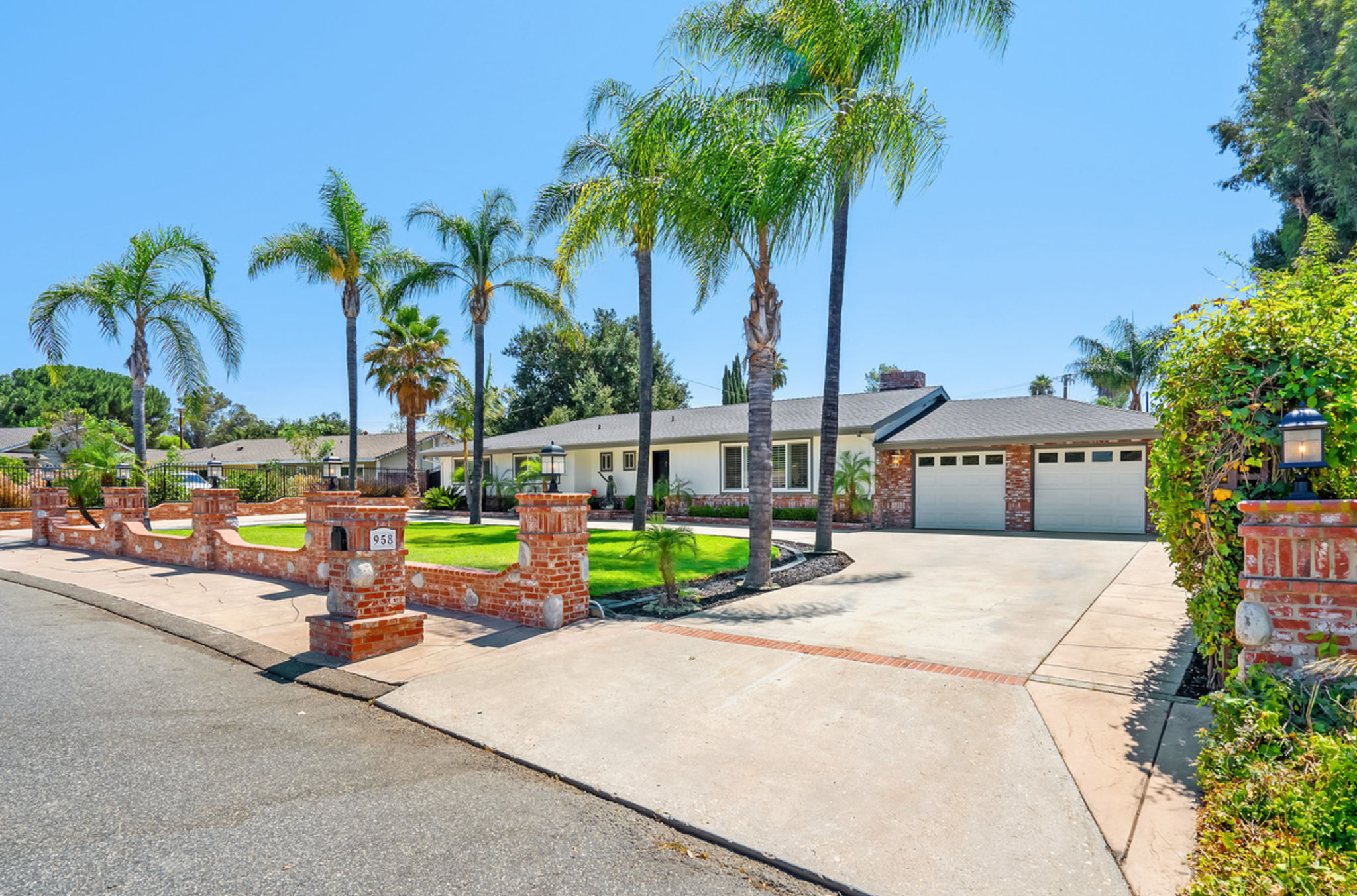 958 Waverly Heights Dr. Thousand Oaks, California