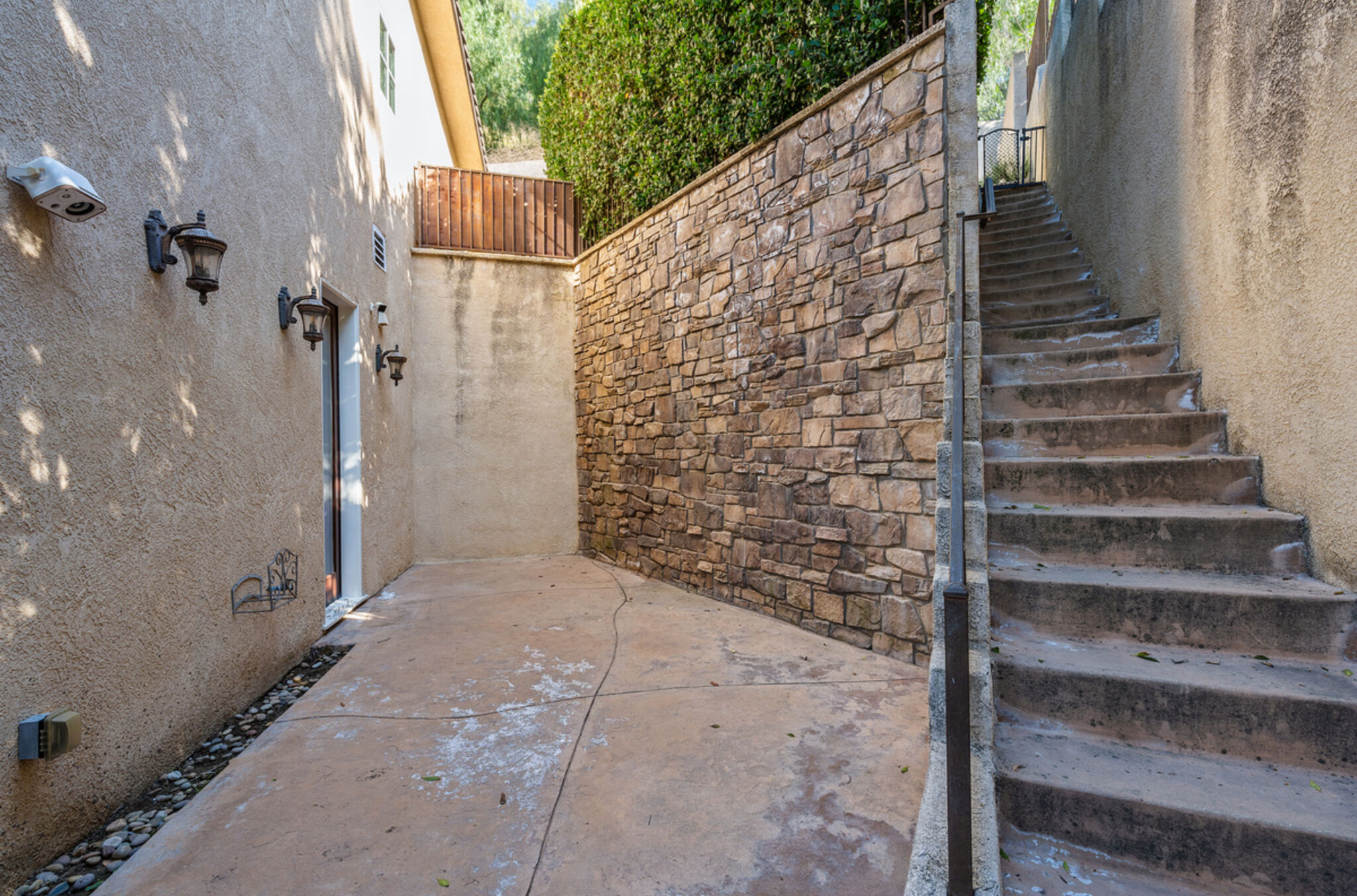 4630 Esparto St Woodland Hills, California by Mash Garakani