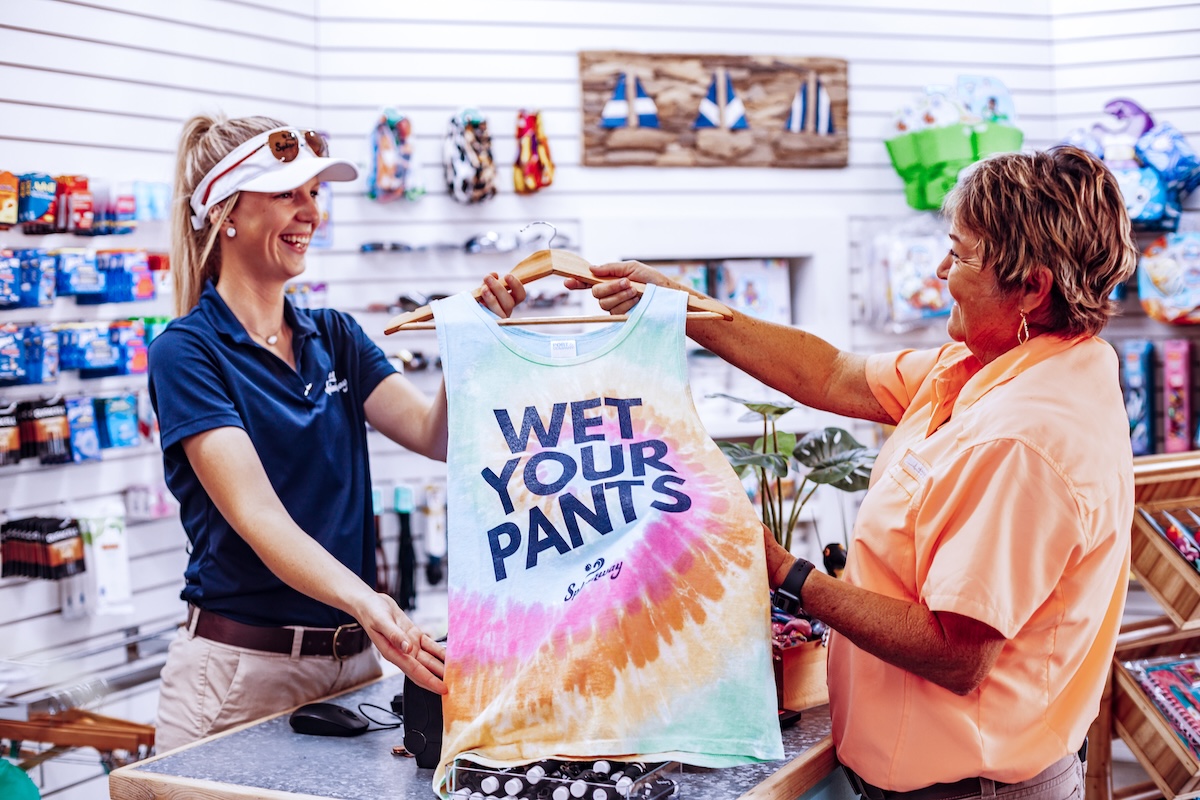 🎄 Splashway Holiday Deals – $15 Tees & 50% Off Ornaments!