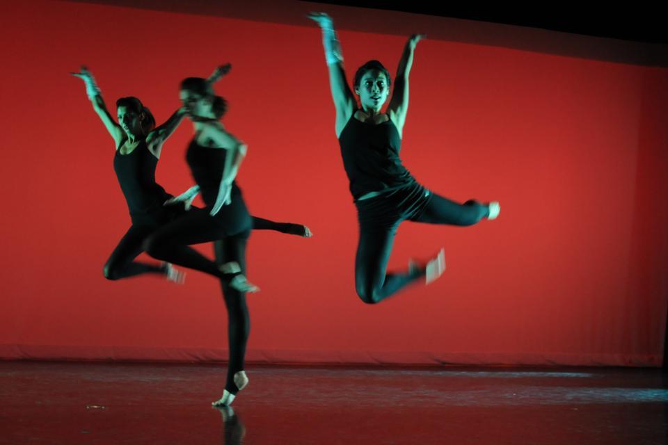 iDance Jazzes Up HDC | Arts | The Harvard Crimson