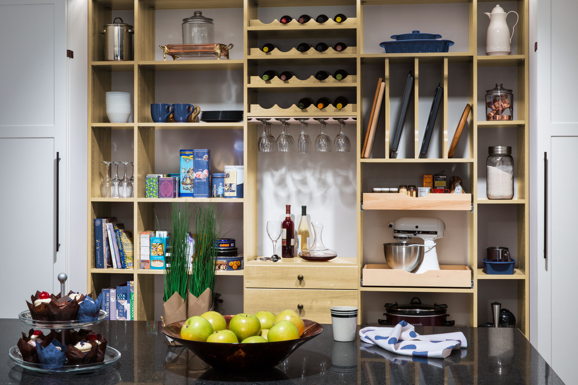 Decanting Area | EasyClosets