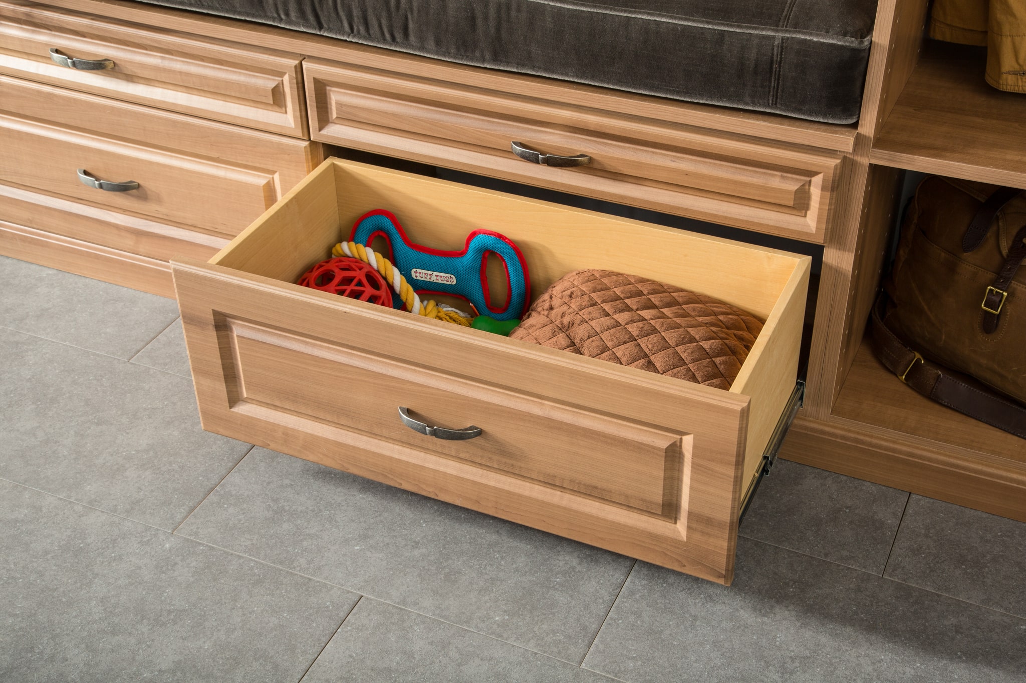 Decanting Area | EasyClosets