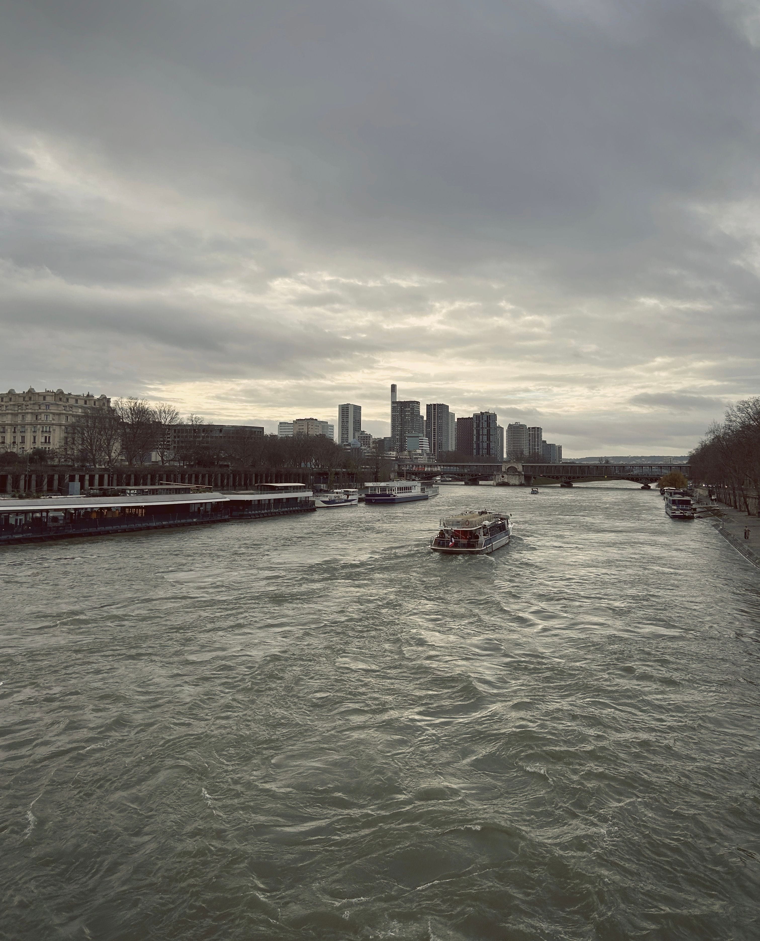 5 Best Film Camera Apps to Use When You Don't Have a Digicam