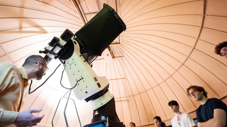 Sharper Views of Space - News - Hamilton College