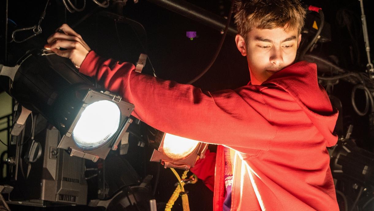 Meet Eric Seeley ’26: “The Lighting Guy” - News - Hamilton College