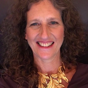 Renowned Artist, Kate Spencer K’79, Gives Workshops to Students in Art ...