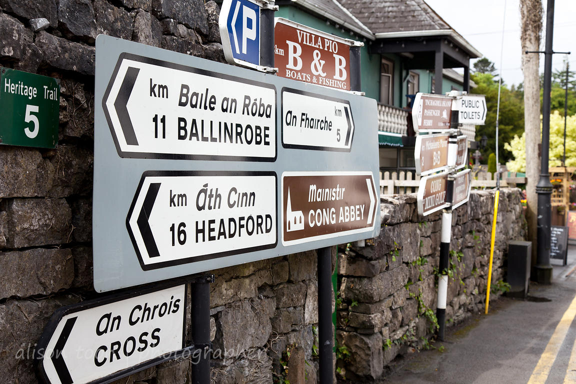 ALISON TOON | PHOTOGRAPHER | Bilingual road sign, Ireland