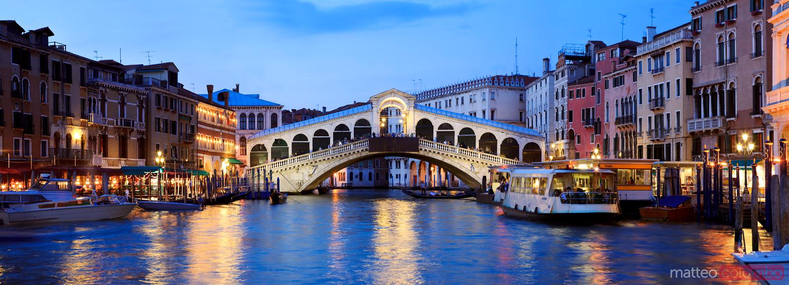 Matteo Colombo Travel Photography | Rialto Bridge at night (Venice ...