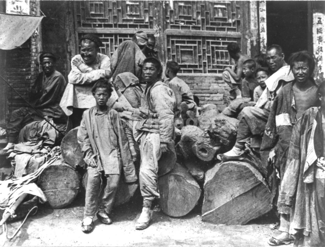 Eon Images | Poor Chinese men and boys, ca. 1909