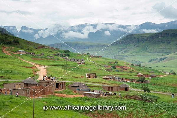 Photos and pictures of: Rural villages in the Northern Drakensberg ...