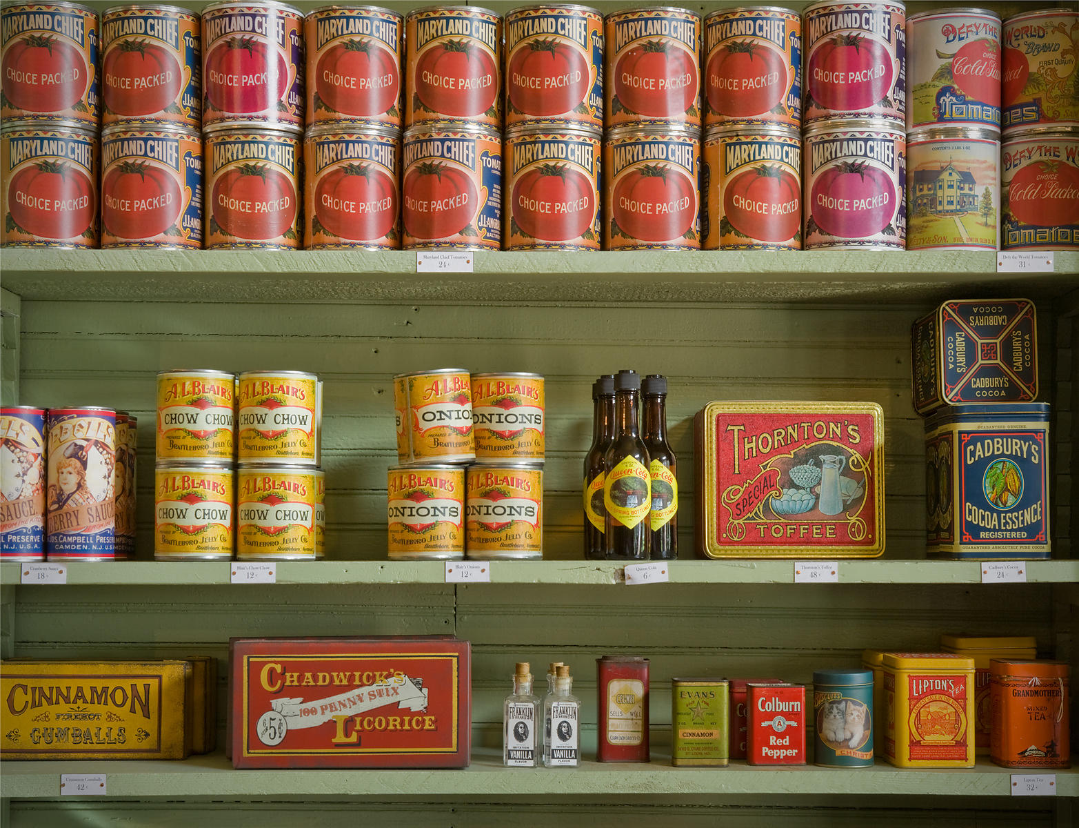 Clark Crenshaw Photography | Shelf Full of Old Cans