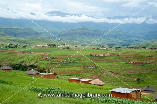 Photos and pictures of: Rural villages in the Northern Drakensberg ...