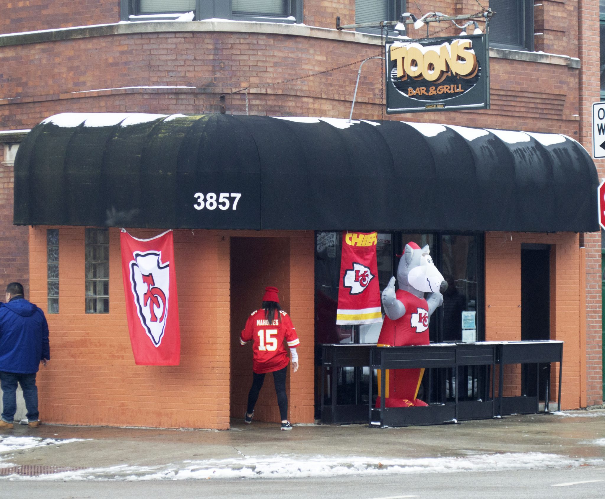 Chicago’s Kansas City Chiefs bar fans erupt during playoff win - Medill ...