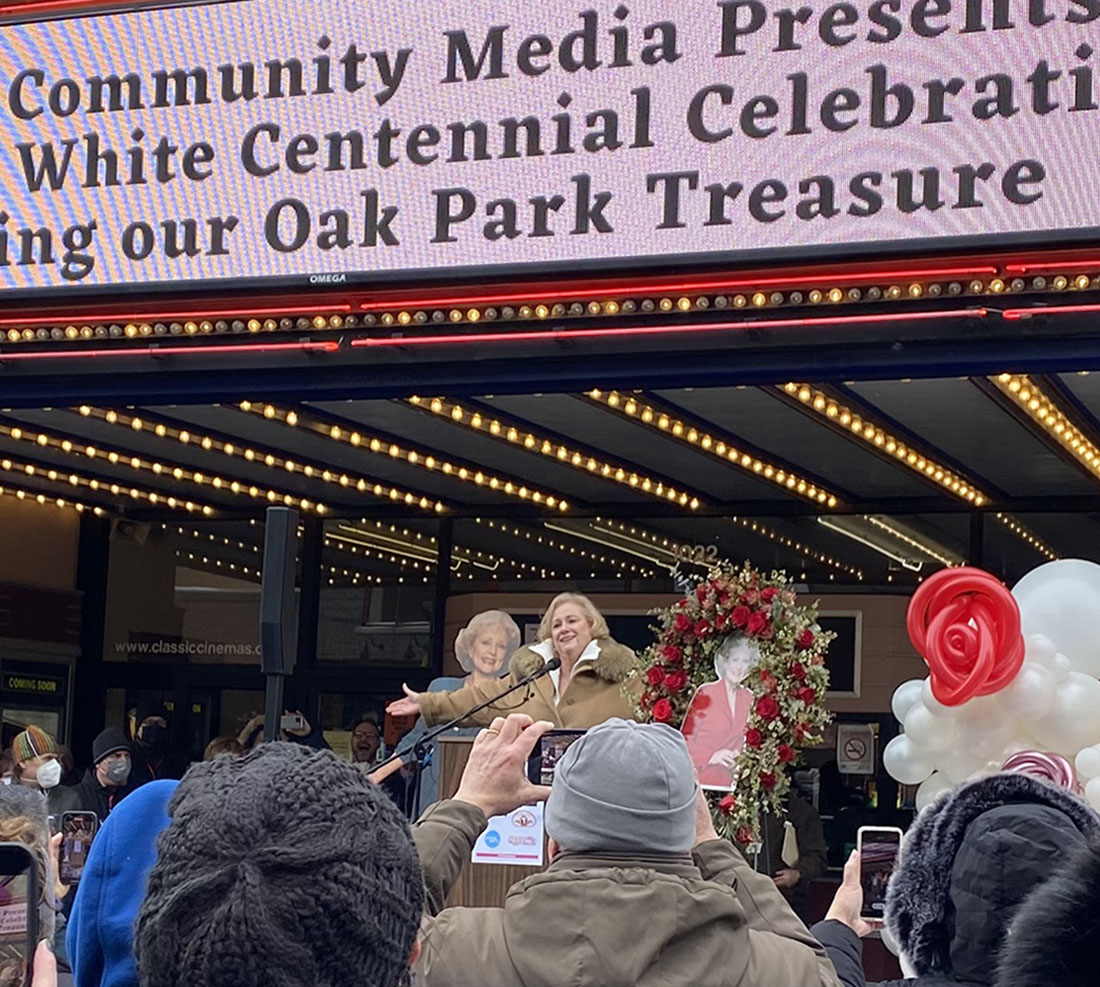Oak Park comes together to honor hometown ‘Golden Girl’ Betty White ...