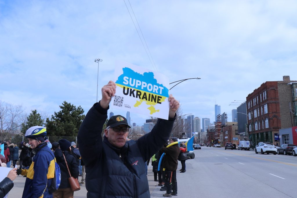 Ukrainians unite under blue and gold Chicago skyline - Medill Reports ...