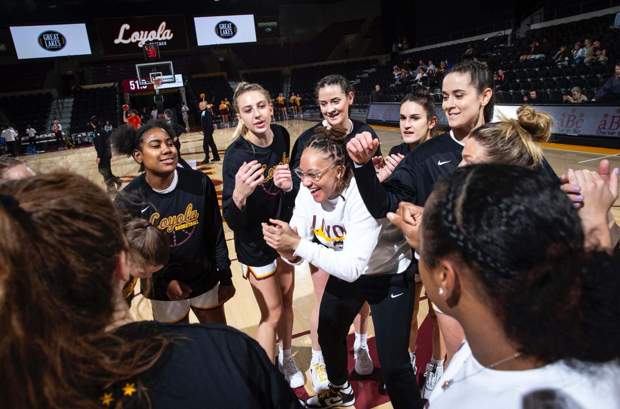 Loyola basketball players volunteer at Care for Real, emphasize ...