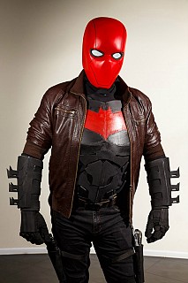Cosplay.com - Red Hood/Jason Todd from by Samoilov