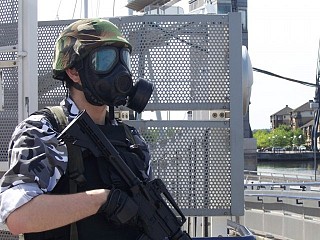 Cosplay.com - Corporal Adrian Shepard from Half-Life by Leadmill