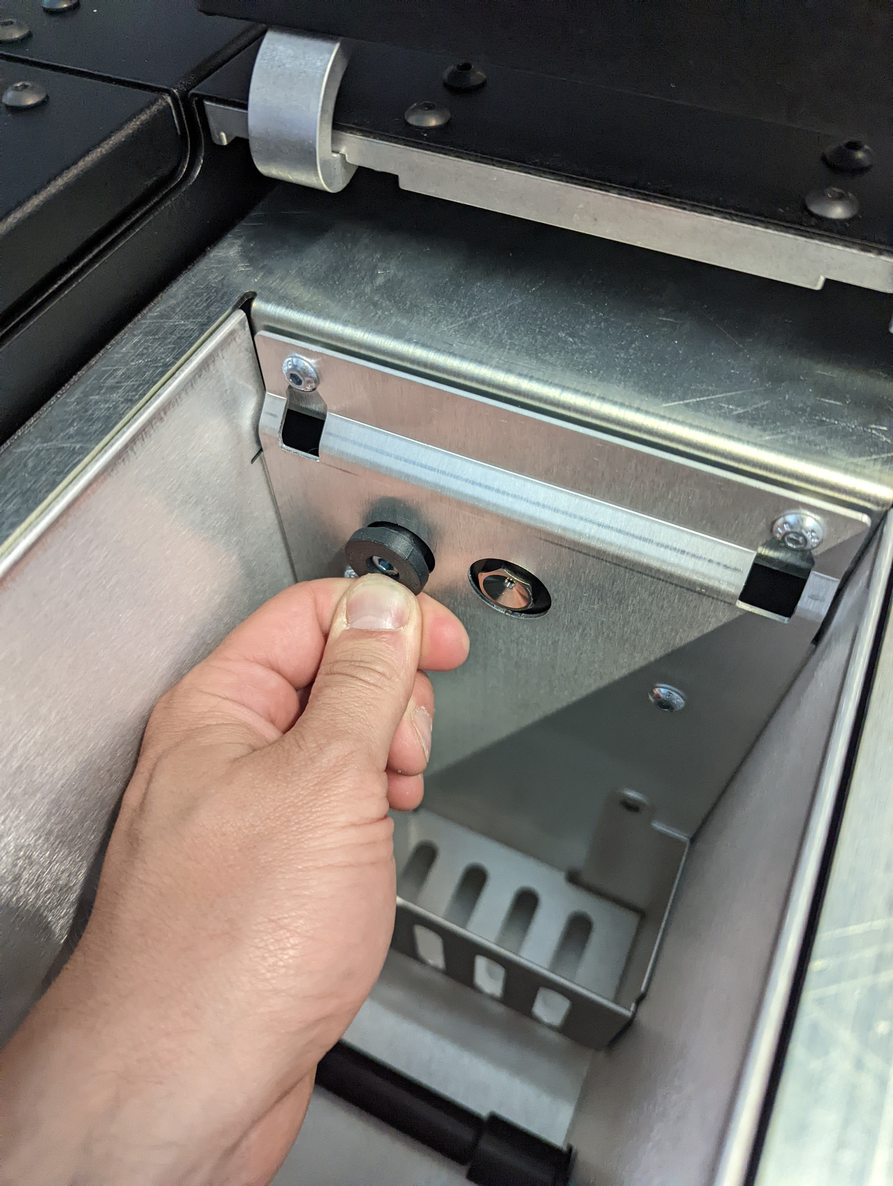 Loading Plastic and Support Material (FX20)