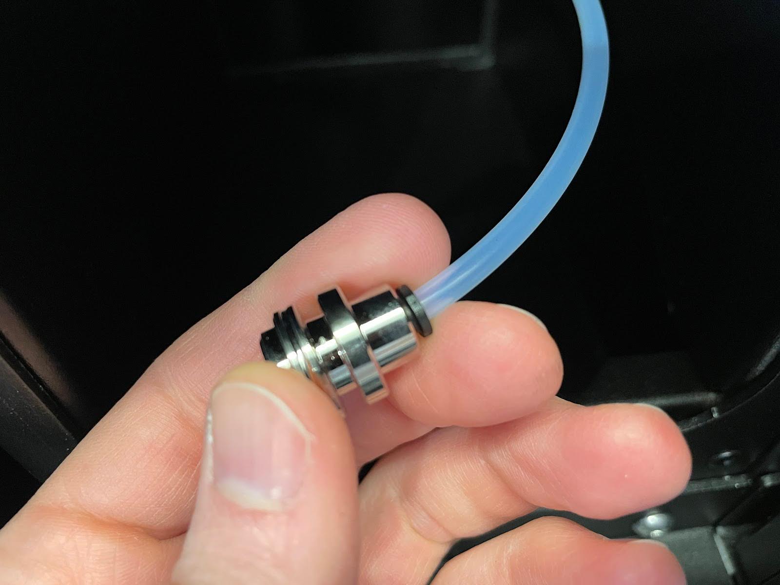 Replacing Metal Material Tubes (FX10)