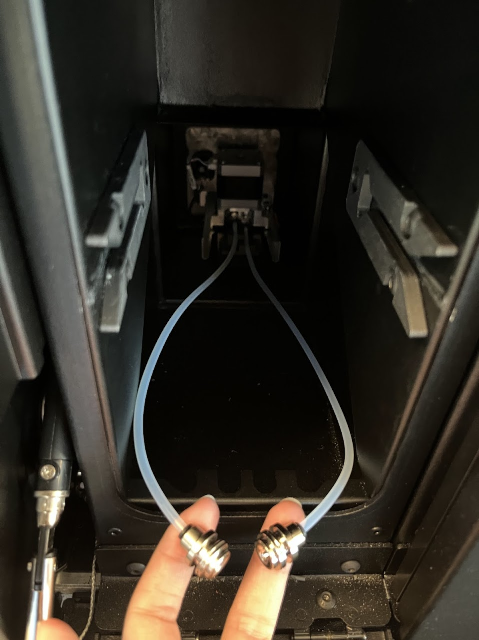 Replacing Metal Material Tubes (FX10)