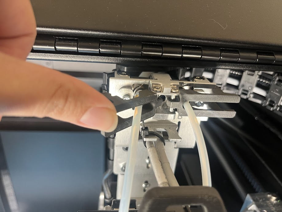 Replacing Metal Material Tubes (FX10)