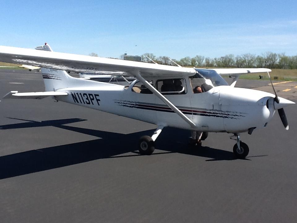 KHFD KMVY KHFD: First flight as Private Pilot - passenger: Dad