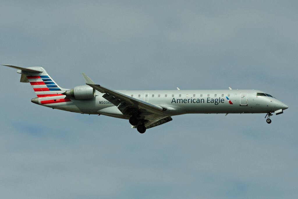 KMKE KAVP: FPL-JIA5284-IS -CRJ7/M-SDE3FGRWZ/LB1 -KMKE1100 -N0450F330 ...