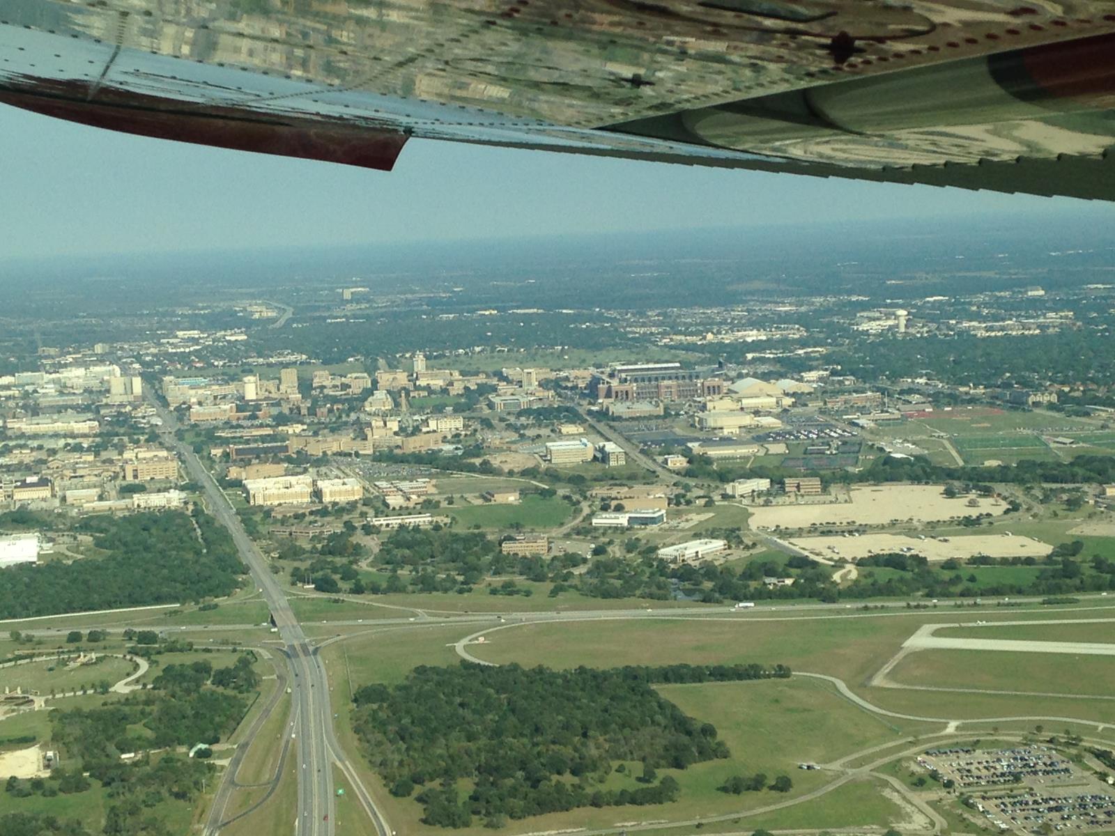 KCLL KTKI 140mph N3QZ 4500ft: Return flight to TKI after A&M football game