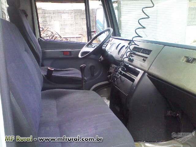 Caminhão Mercedes Benz (MB) 710 Plus ano 03 Caminhões Usados Caminhões Us