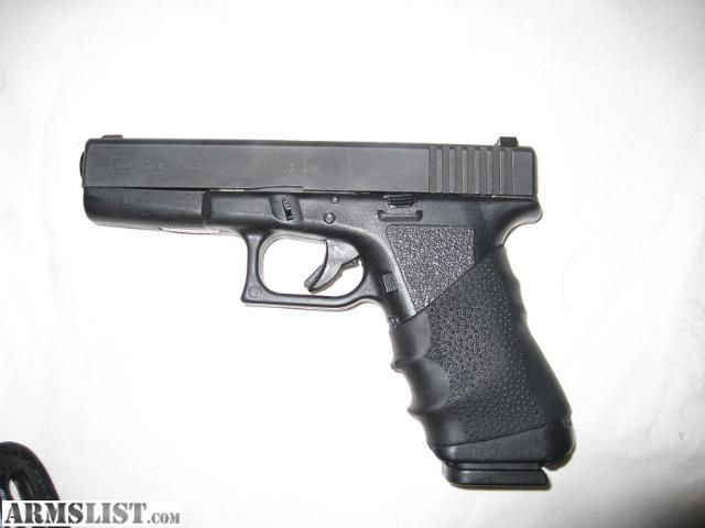 ARMSLIST - For Sale: Glock model 22/ 40 cal. many accessories