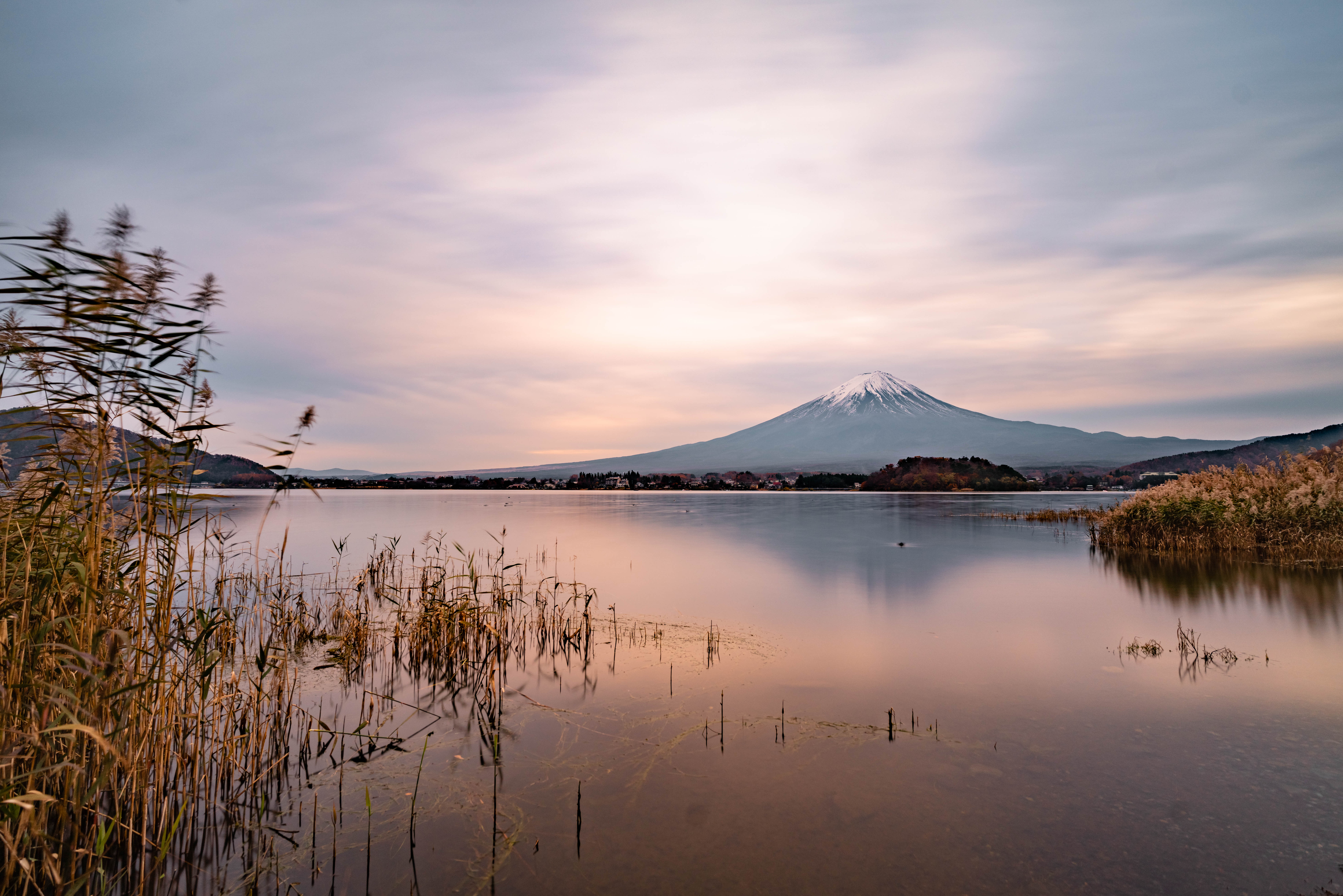 Mount Fuji at a Cloudy Sunset [OC] [7815x5213] : r/EarthPorn