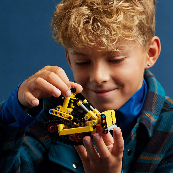 LEGO Technic Heavy Duty Bulldozer Building Set | Mind Games Canada