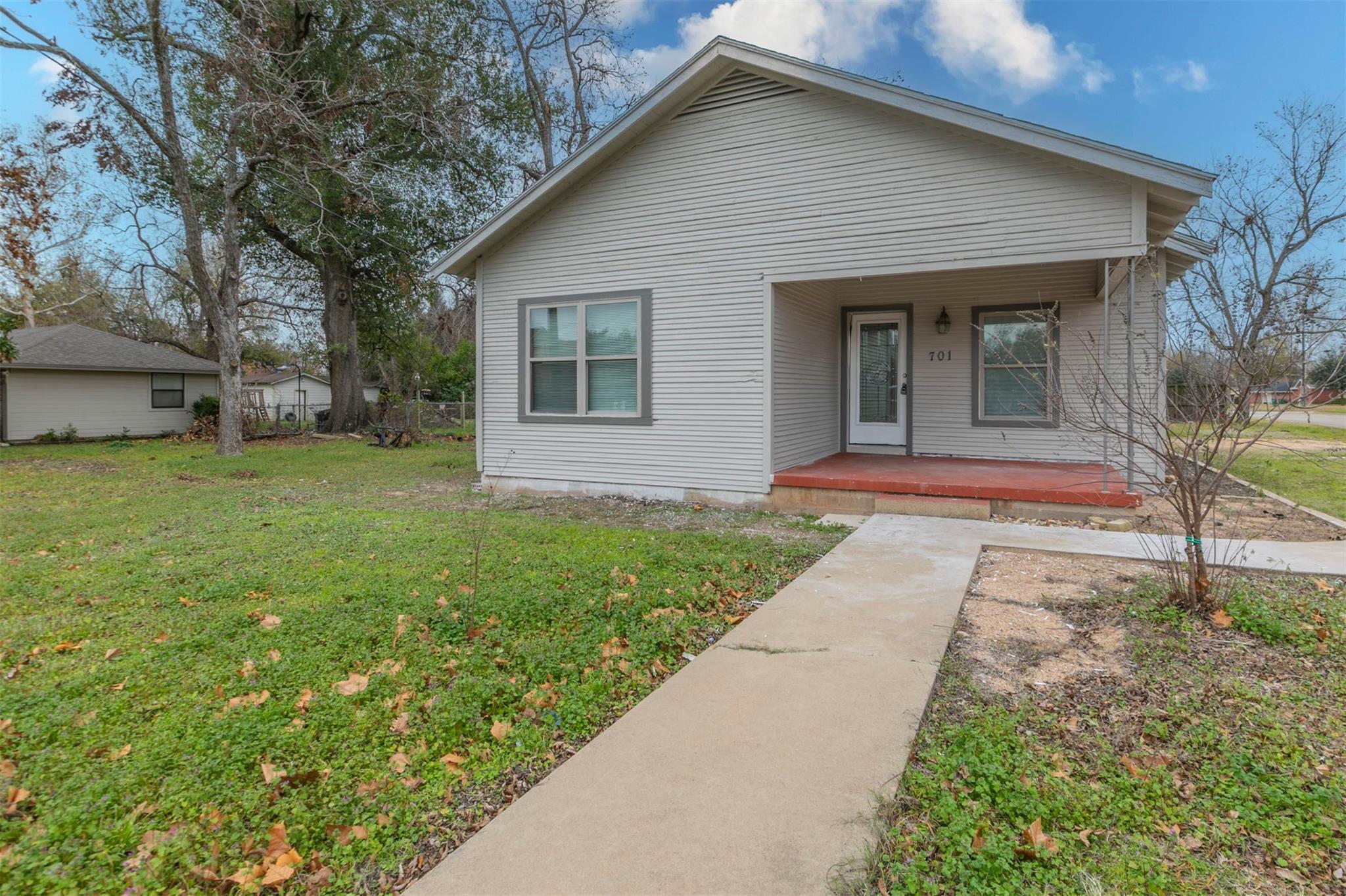 701 E 15th St, Cameron, TX 76520 | MLS #8299329
