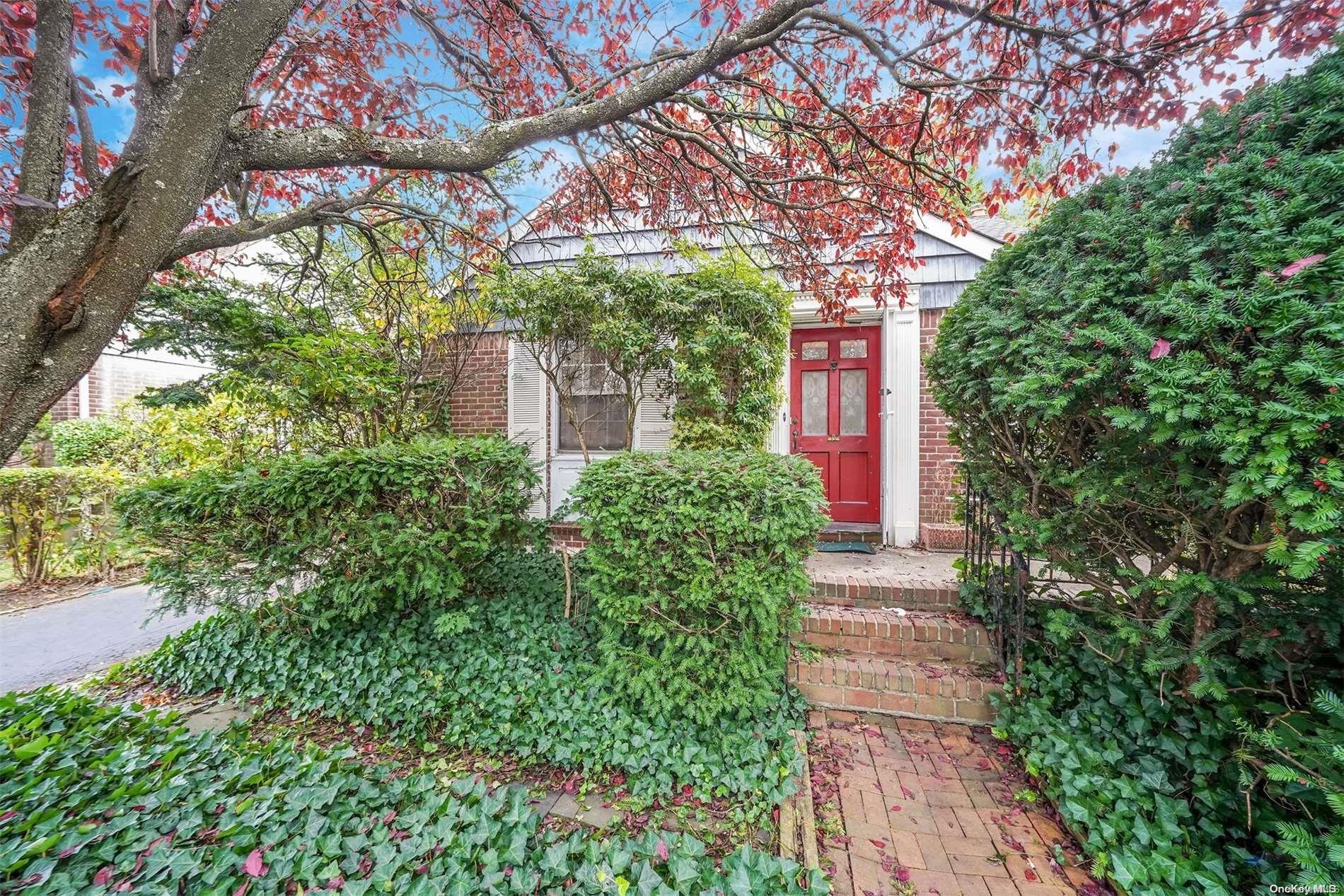 34 Fairfield Lane, New Hyde Park, NY 11040 | MLS #L3583185