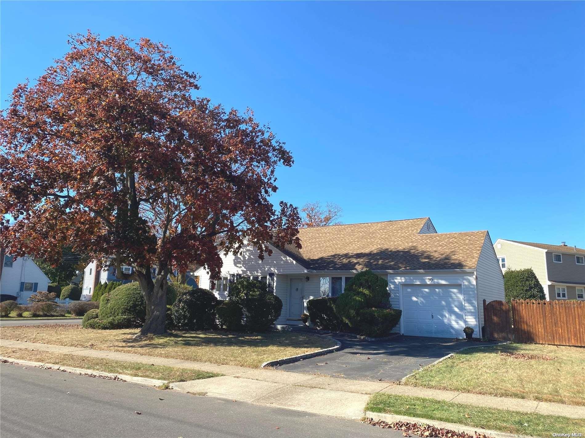 30 Eastgate Road, Massapequa Park, NY 11762 | MLS #L3589031