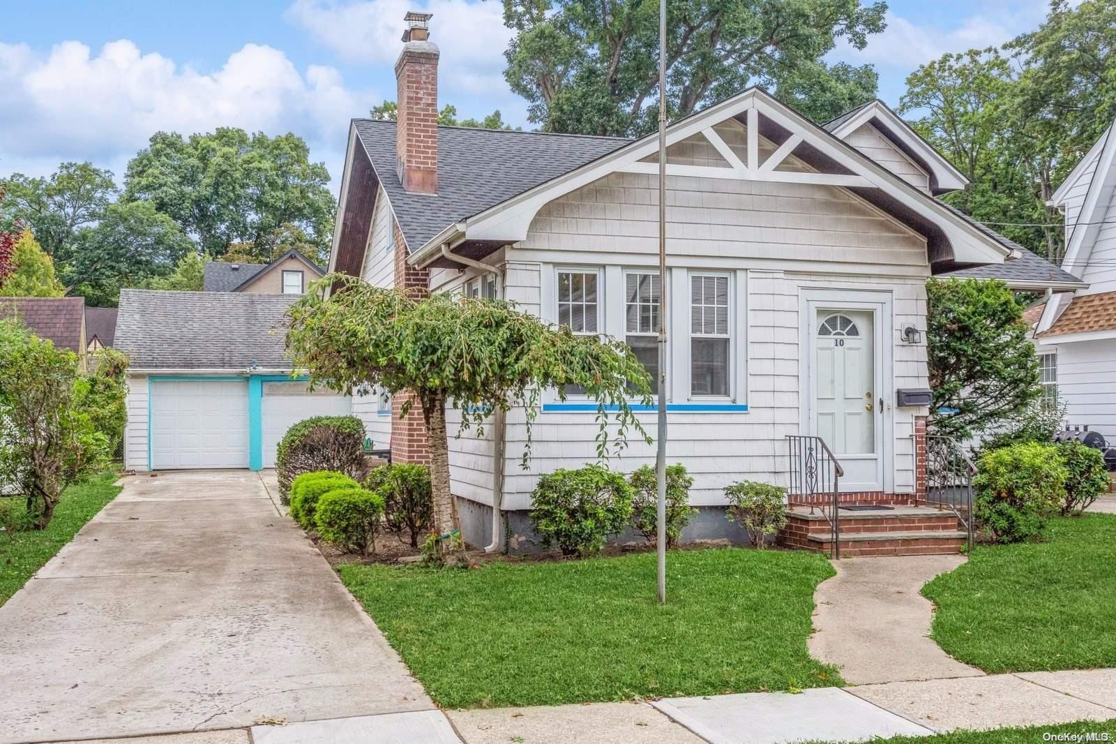 10 Hazel Place, Floral Park, NY 11001 | MLS #L3590053