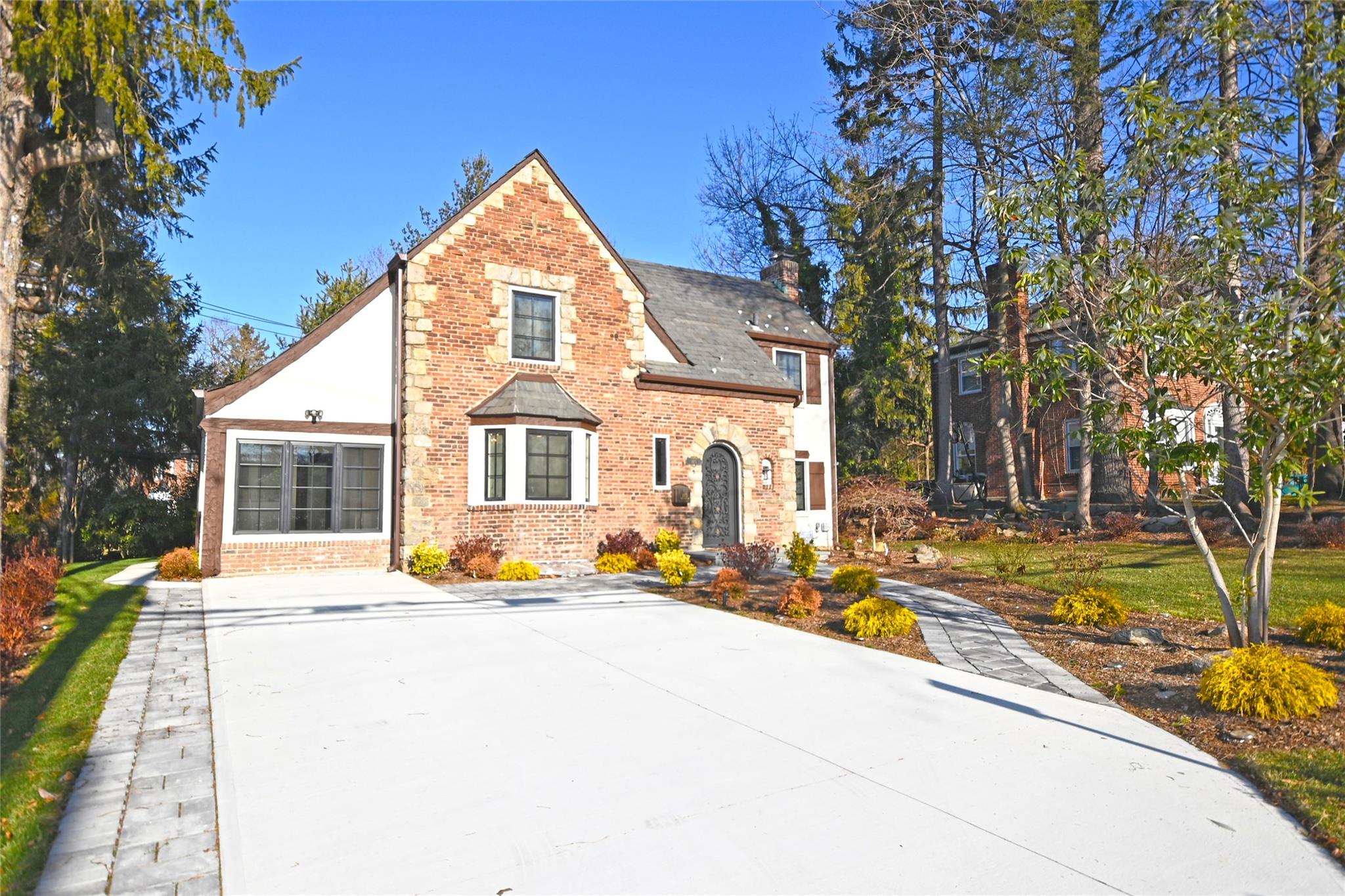 115 Old Mill Road, Great Neck, NY 11023 | MLS #812734