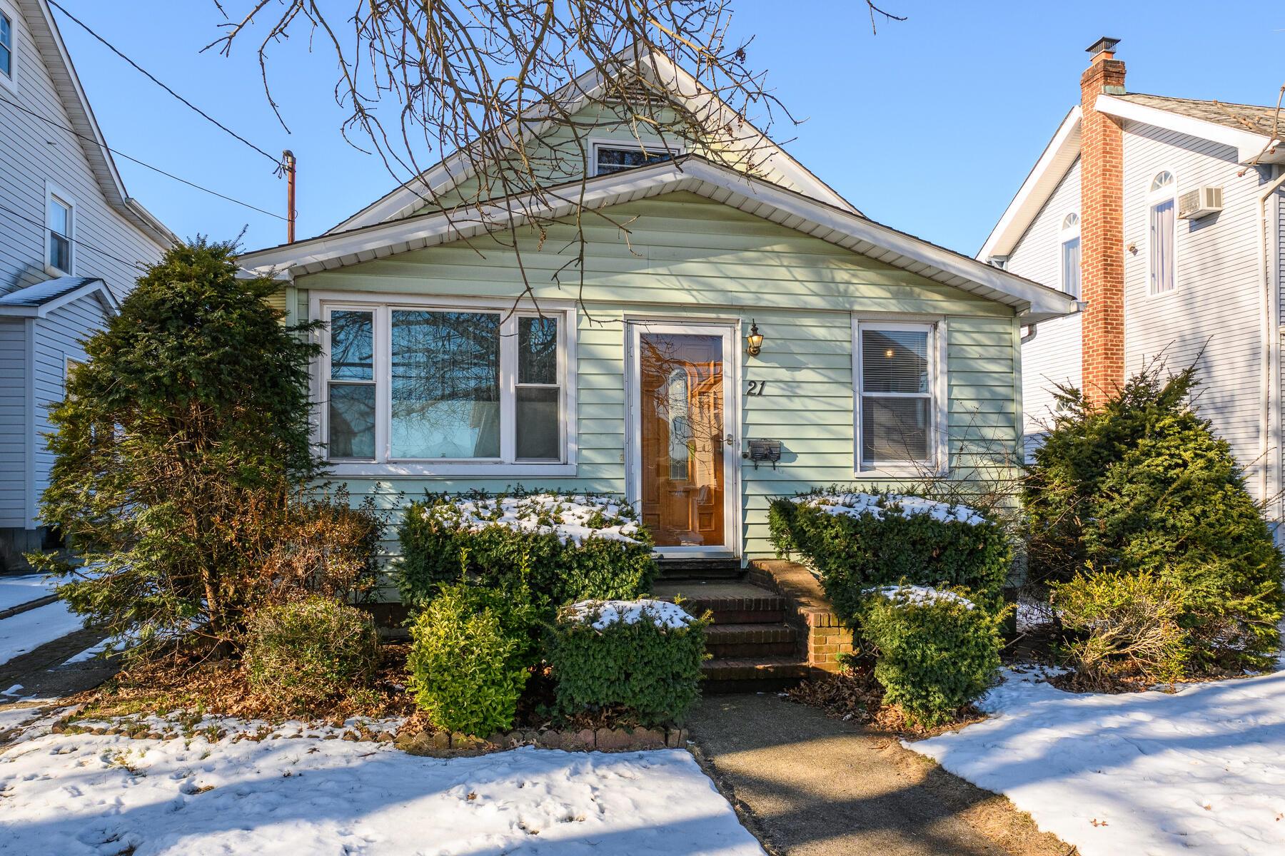 21 S 18th Street, New Hyde Park, NY 11040 | MLS #817056