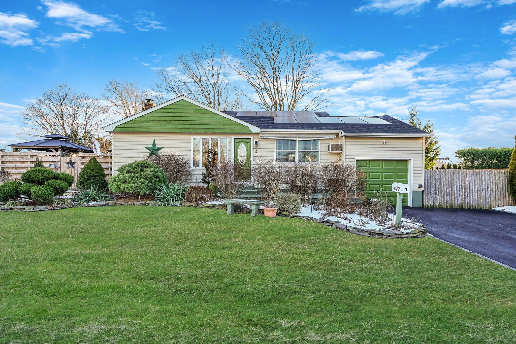 4 Brook Circle, Islip Terrace, NY 11752 | MLS #818454