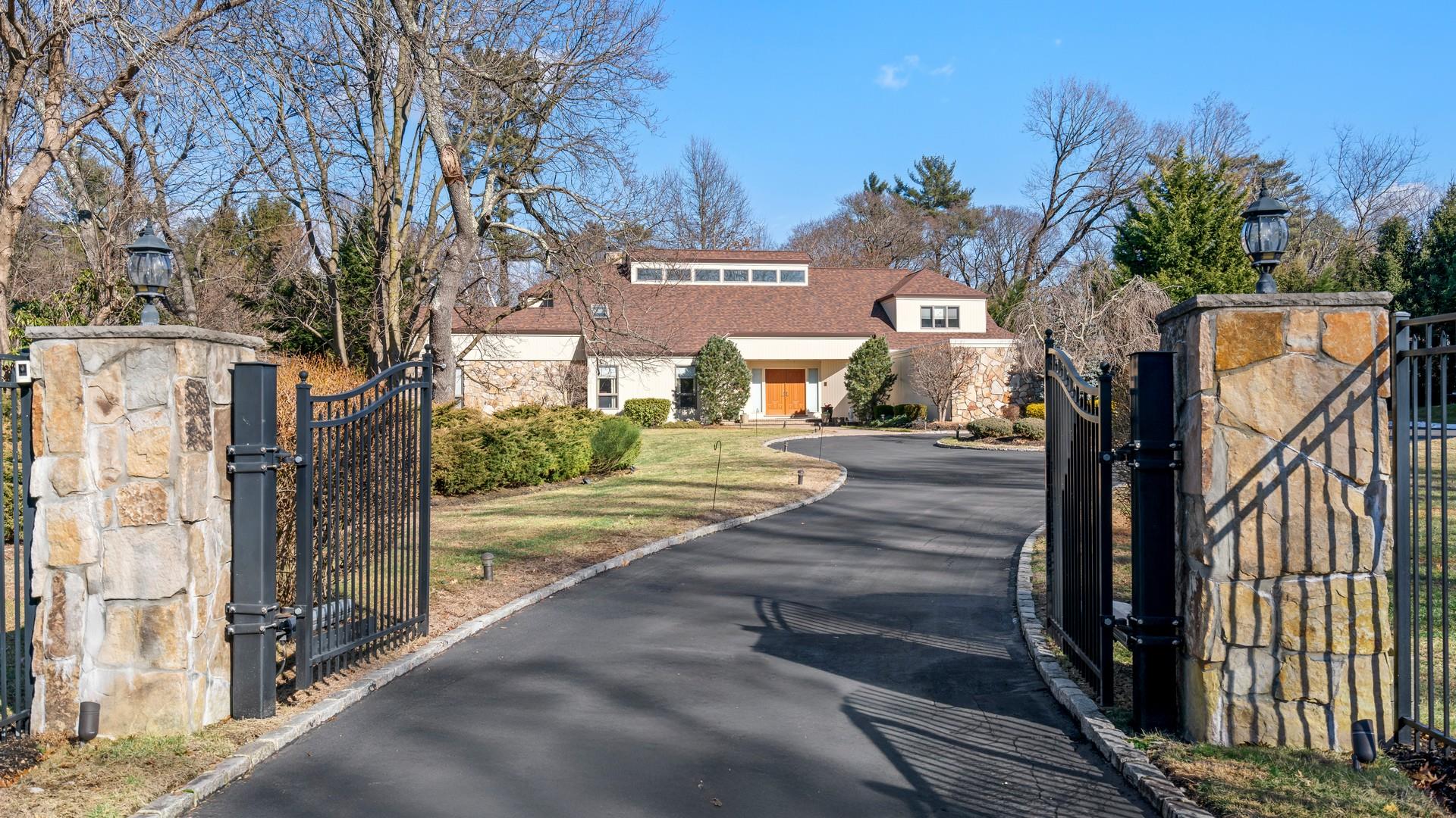 23 Store Hill Road, Old Westbury, NY 11568 | MLS #821364