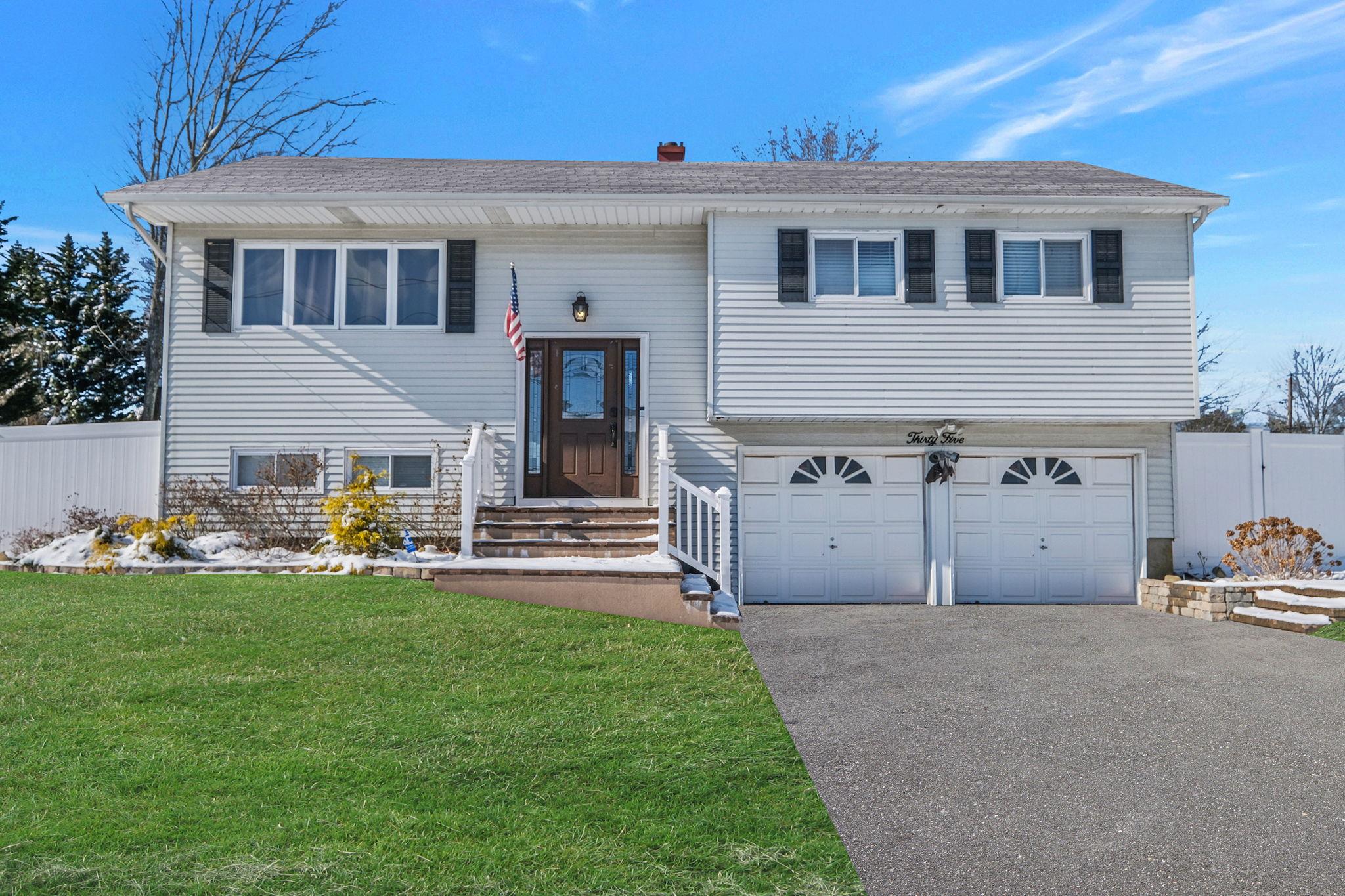 35 Satellite Drive, Islip Terrace, NY 11752 | MLS #825077