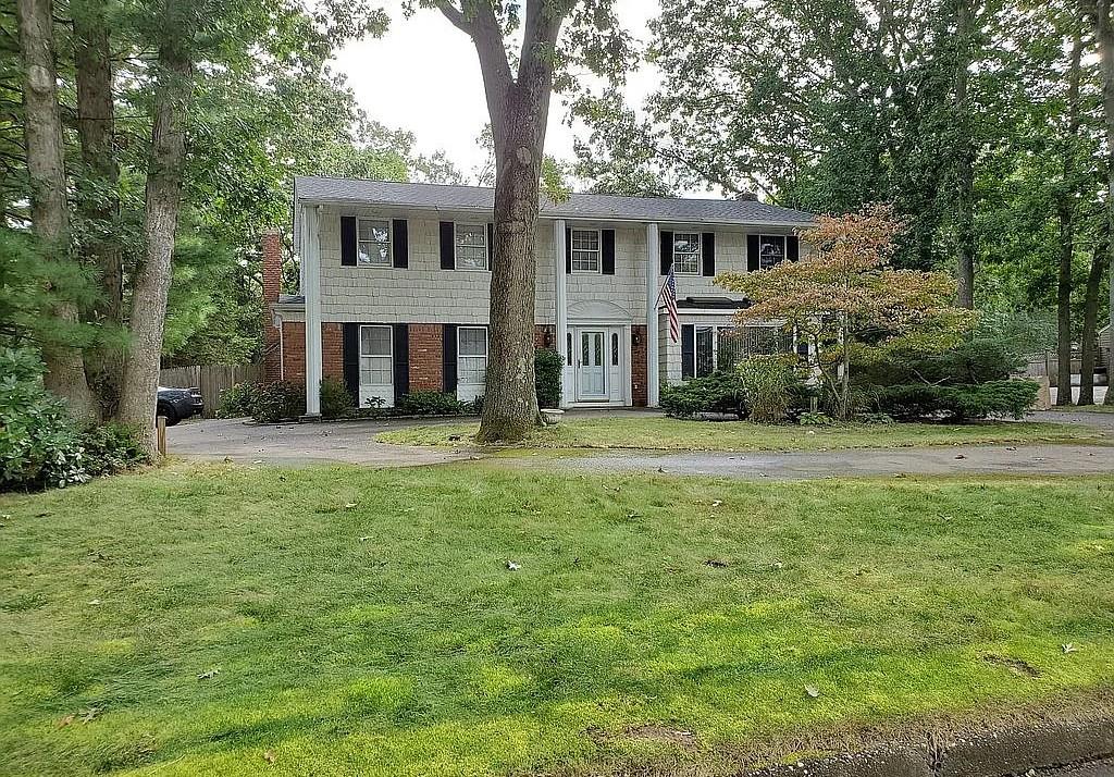 2 Scott Court, Lake Grove, NY 11755 | MLS #831384