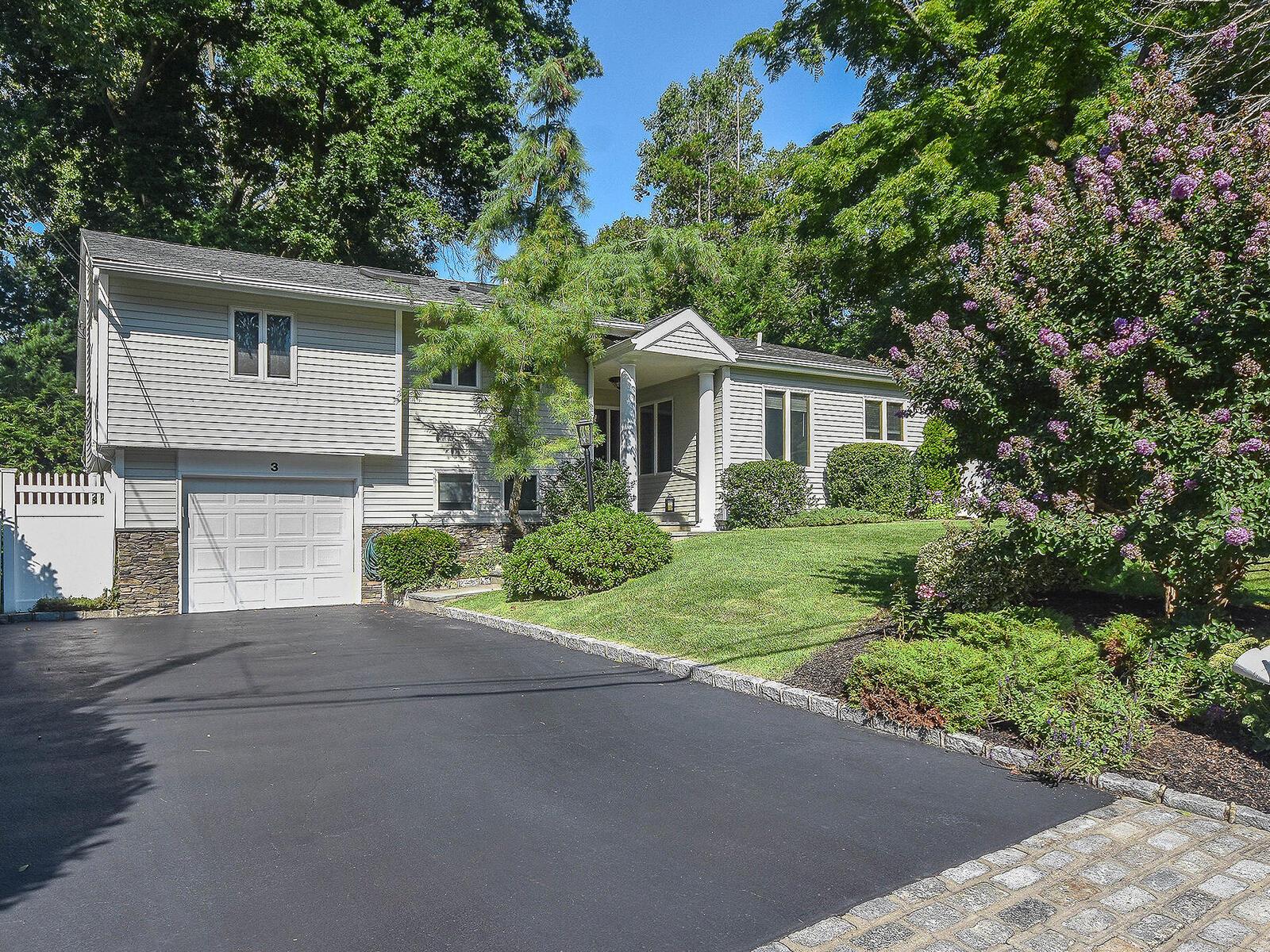 3 Orchard Lane, Sea Cliff, NY 11579 | MLS #831559