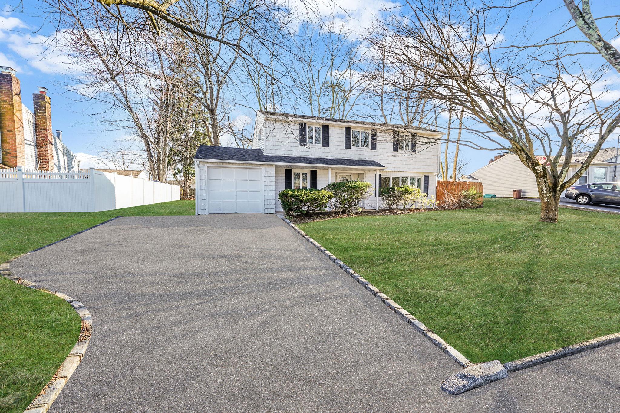 46 Grand Haven Drive, Commack, NY 11725 | MLS #832716
