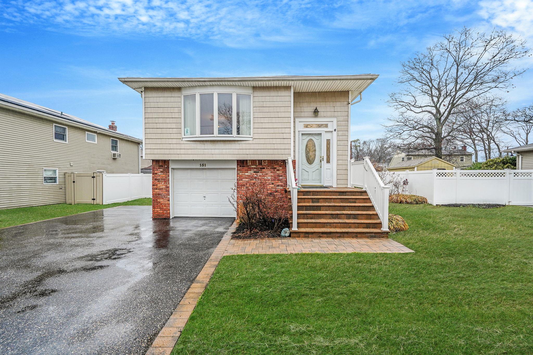 151 Sotzen Avenue, Holbrook, NY 11741 | MLS #839865